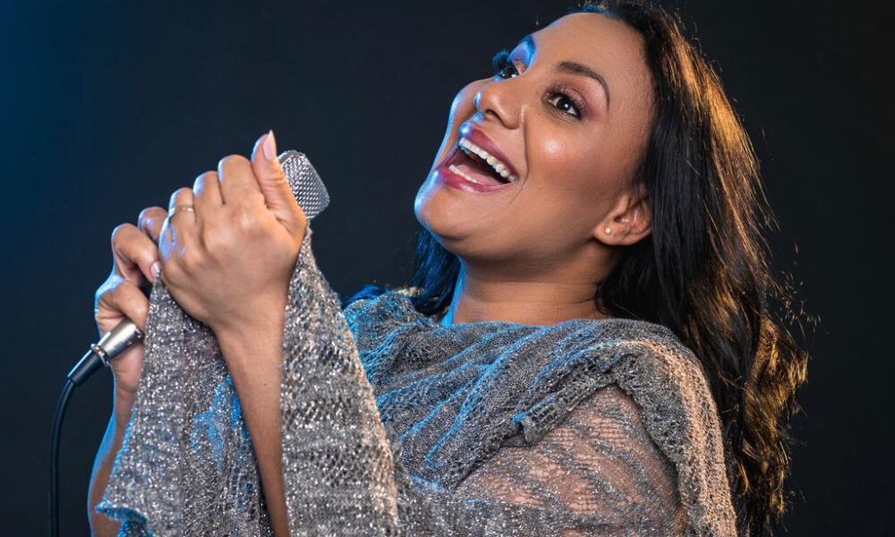 Diane Soares lança o single “Trajetória” e disponibiliza clipe no ...