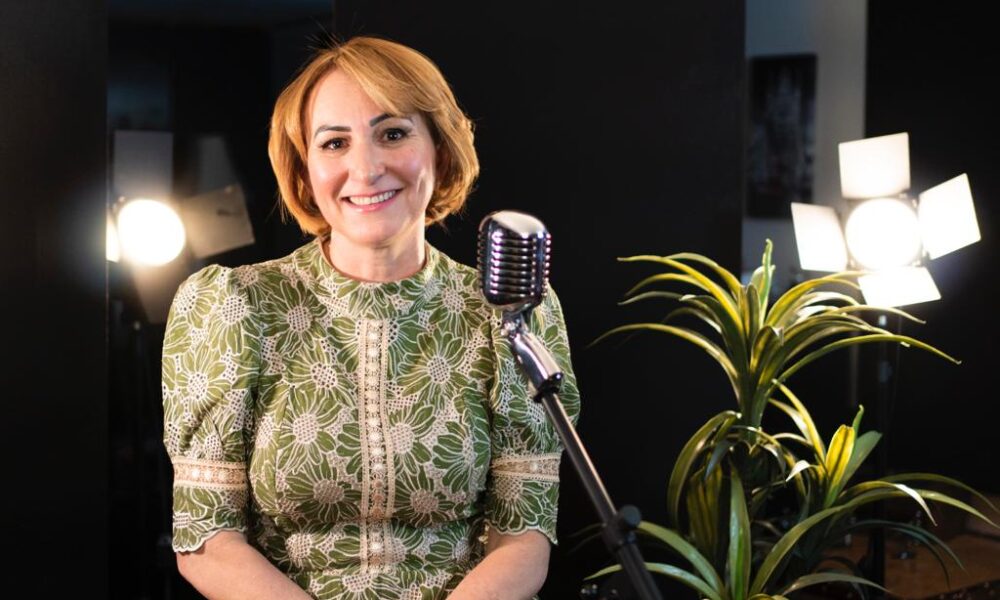 Cris Nascimento canta “Sou Feliz”, uma canção que retrata sua vida com ...
